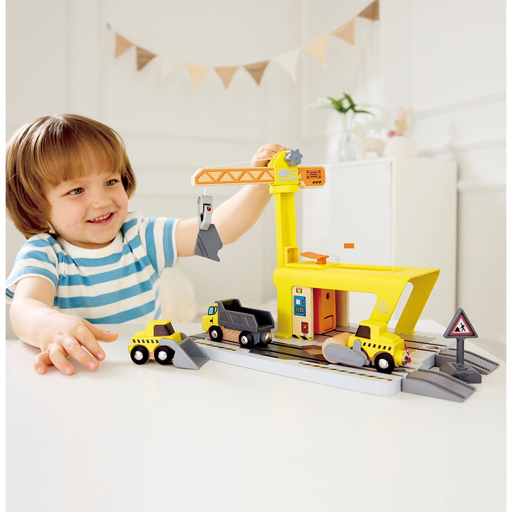 RAILWAY CRANE CONSTRUCTION - HAPE - Playwell Canada Toy Distributor